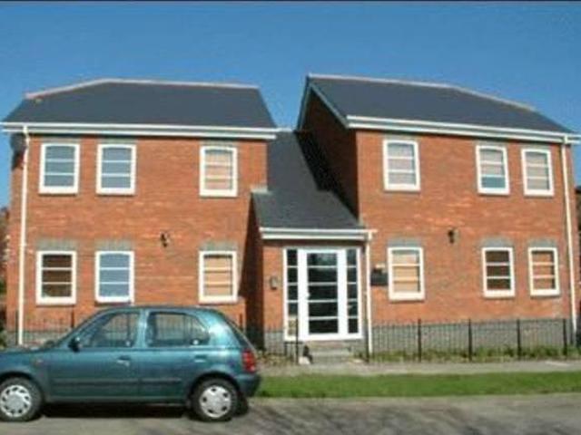 1 bedroom ground floor flat for rent in Thomas James CourtHarwater DriveLoughtonIG10