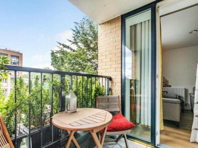 1 Bedroom Ground Floor Flat For Sale In 49 Quayle Crescent