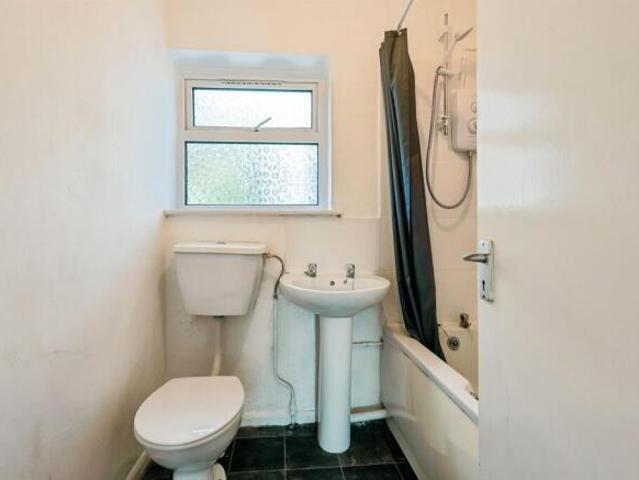 1 bedroom ground floor flat for sale in Castle Avenue, Northampton, NN5
