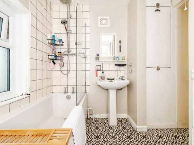 1 bedroom ground floor flat for sale in Christchurch Road, WORTHING, BN11