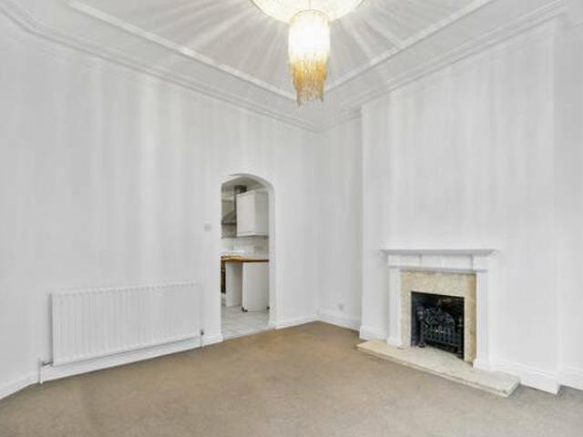 1 bedroom ground floor flat for sale in Acton London W3