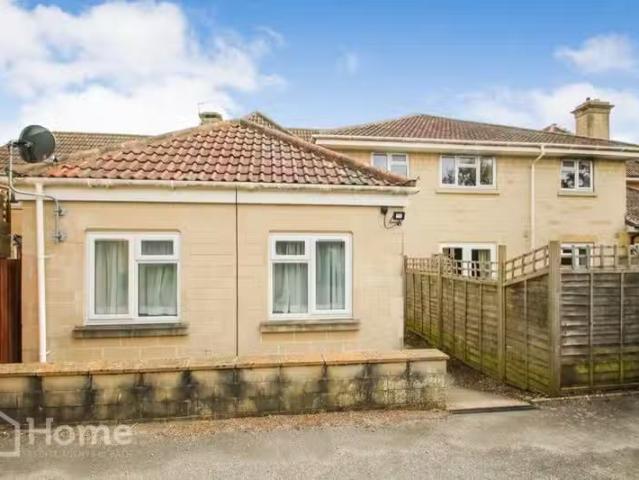 1 bedroom ground floor flat for sale in Avonfield Avenue, Brad.