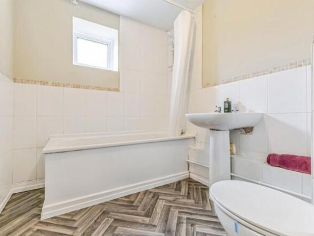 1 bedroom ground floor flat for sale in Baronson Gardens, Northampton, NN1