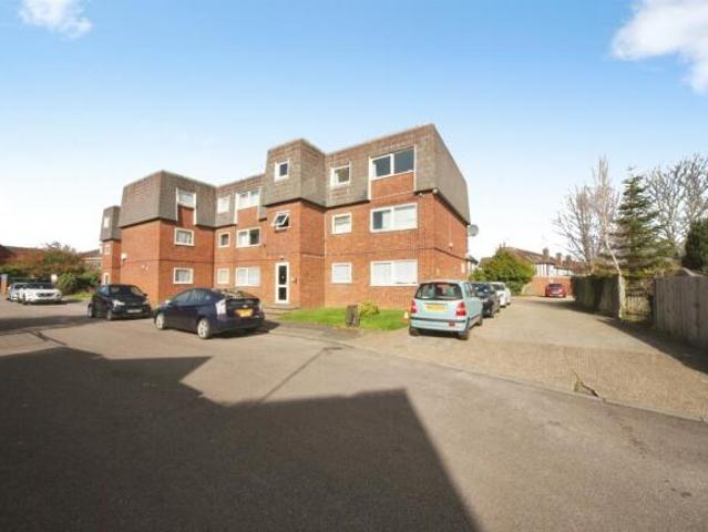1 bedroom ground floor flat for sale in Gardenia Avenue, Luton, LU3