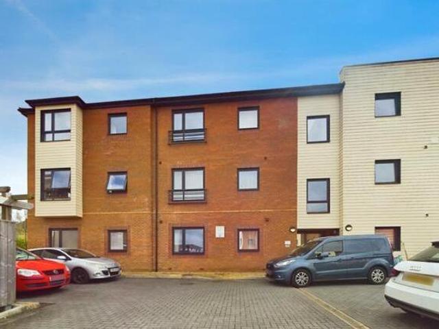 1 Bedroom Ground Floor Flat For Sale In Kingswood
