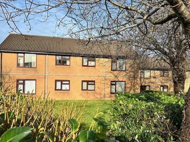 1 Bedroom Ground Floor Flat For Sale In Hengrove, Bristol