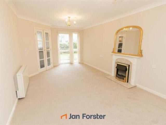 1 bedroom ground floor flat for sale in Highbridge, Gosforth, Newcastle Upon Tyne, NE3