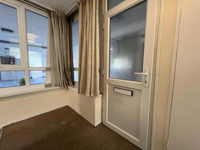 1 bedroom ground floor flat for sale in Ingledew Court, Alwoodley, LS17