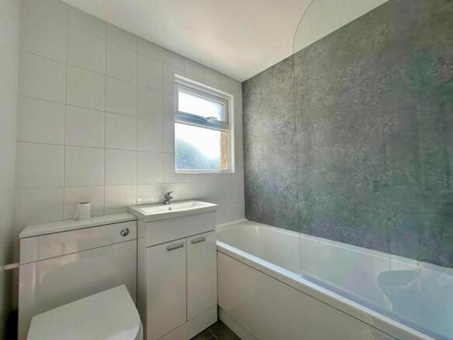 1 bedroom ground floor flat for sale in Old Southend Road, Southend On Sea, Essex, SS1