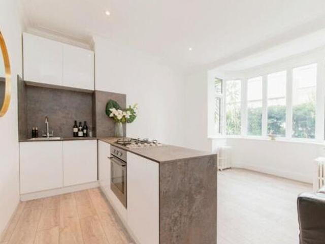 1 Bedroom Ground Floor Flat For Sale In London