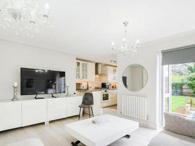 1 Bedroom Ground Floor Flat For Sale In London