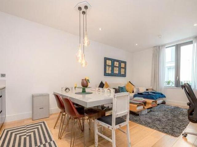 1 Bedroom Ground Floor Flat For Sale In London