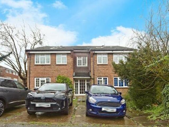 1 Bedroom Ground Floor Flat For Sale In London