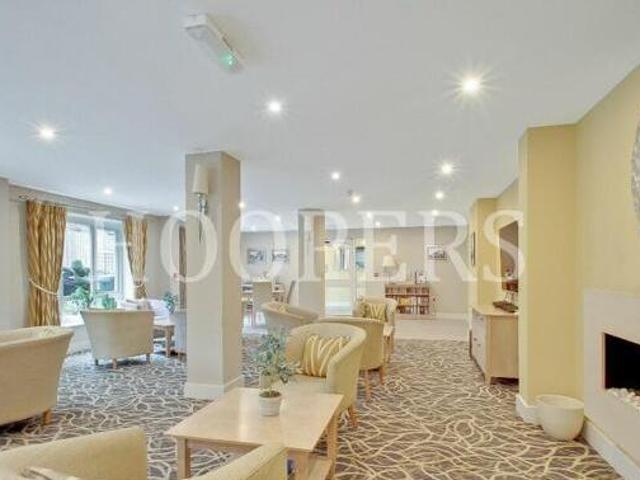 1 Bedroom Ground Floor Flat For Sale In London