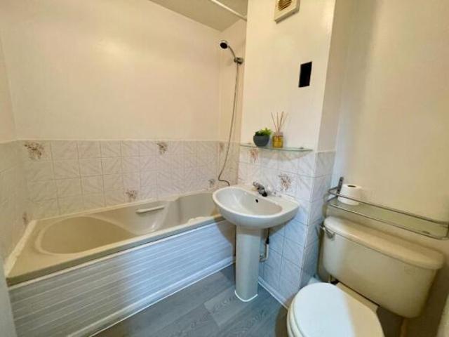 1 bedroom ground floor flat for sale in Malham Close, Luton, Bedfordshire, LU4 8PH, LU4
