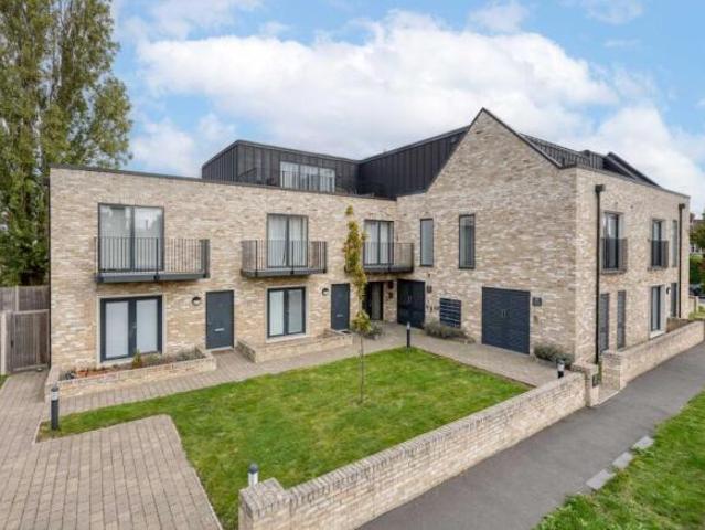 1 bedroom ground floor flat for sale in Milton Road, Cambridge, CB4