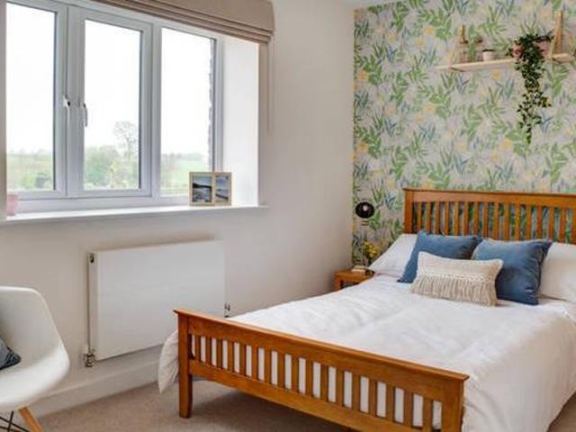 1 bedroom ground floor flat for sale in Newnham Gloucestershire GL14