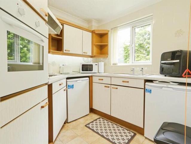 1 bedroom ground floor flat for sale in St. Chads Road, Leeds, LS16