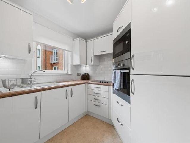 1 bedroom ground floor flat for sale in Strawhill Road, Clarkston, Glasgow, G76