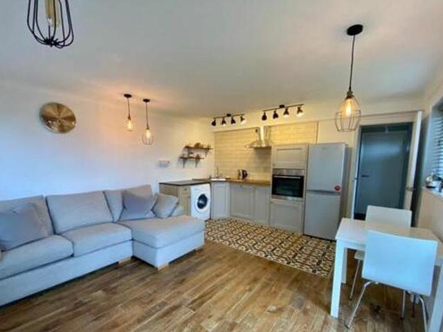 1 Bedroom Ground Floor Flat For Sale In Rochester