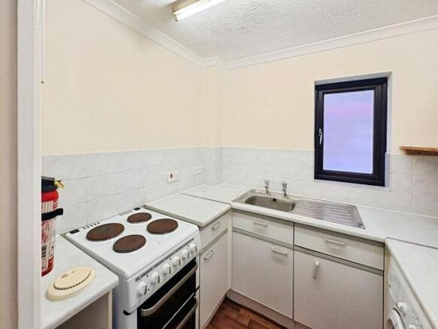 1 bedroom ground floor flat for sale in Woodford Court, Gloucester, GL4