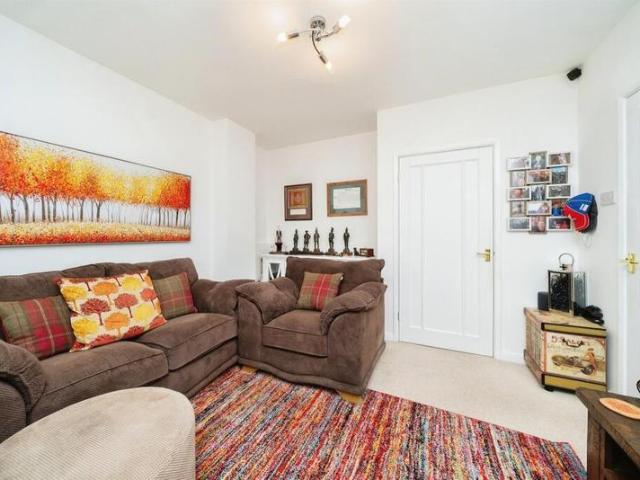 1 bedroom ground floor flat for sale in Wellington Road, WALLA.
