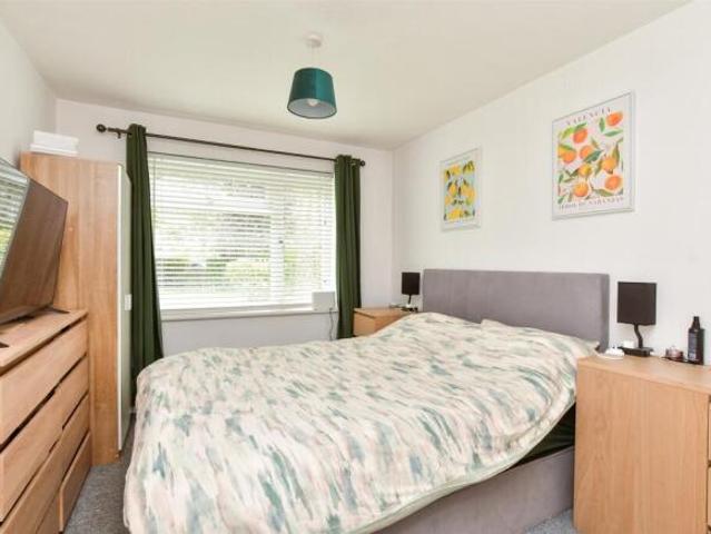 1 bedroom ground floor flat for sale in West Avenue, Worthing, West Sussex, BN11
