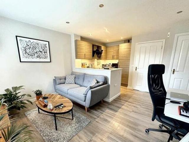 1 Bedroom Ground Floor Flat For Sale In Wimborne