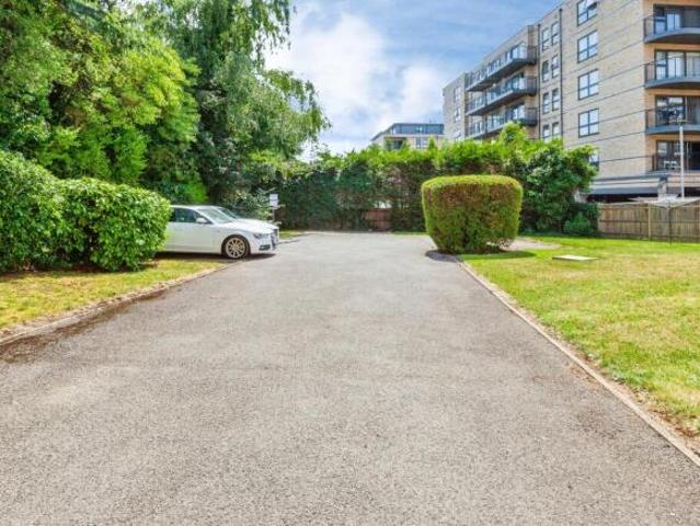 1 bedroom ground floor flat for sale in Upton Park, Slough, SL1