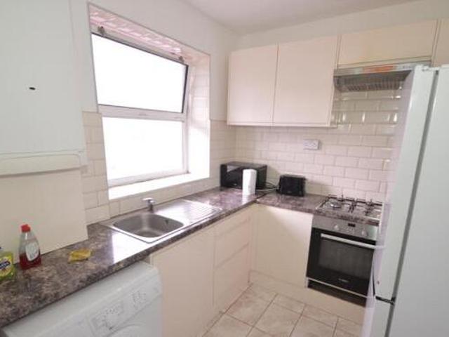 1 Bedroom Ground Floor Flat For Sale In Upper North Street, London