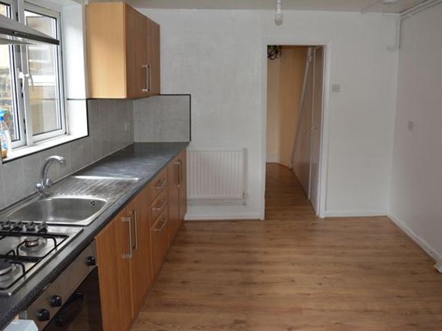 1 Bedroom Ground Floor Flat, Town Centre, Bedford MK40, 1 bed flat to rent, £950 pcm | PrimeLocation