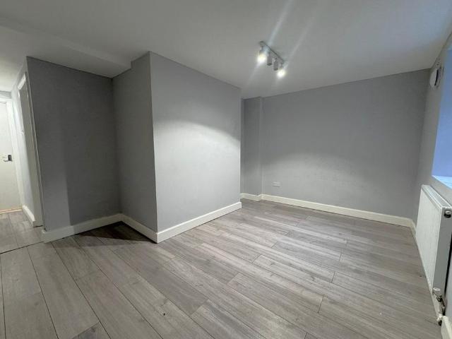 1 bedroom ground floor flat to rent