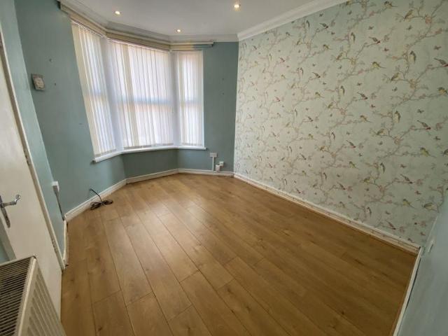 1 bedroom ground floor flat to rent
