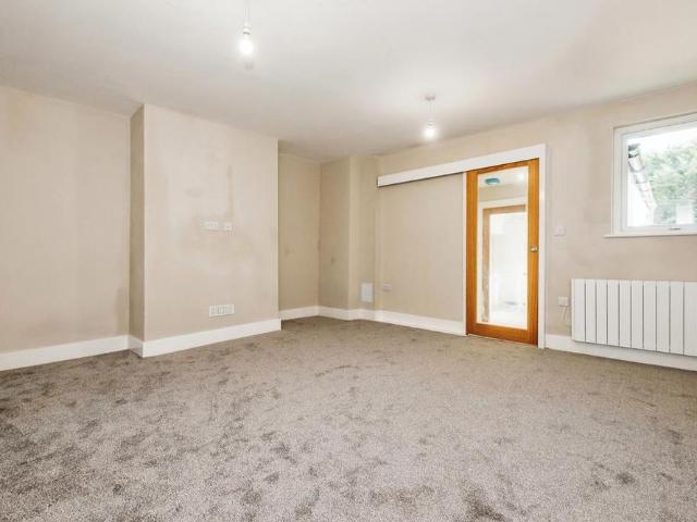 1 bedroom ground floor flat to rent
