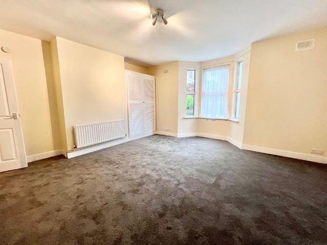 1 bedroom ground floor flat to rent