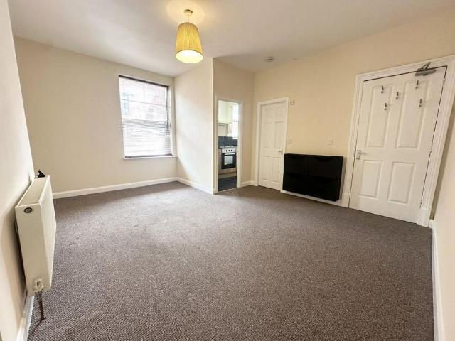 1 bedroom ground floor flat to rent