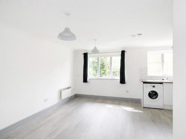 1 bedroom ground floor flat to rent