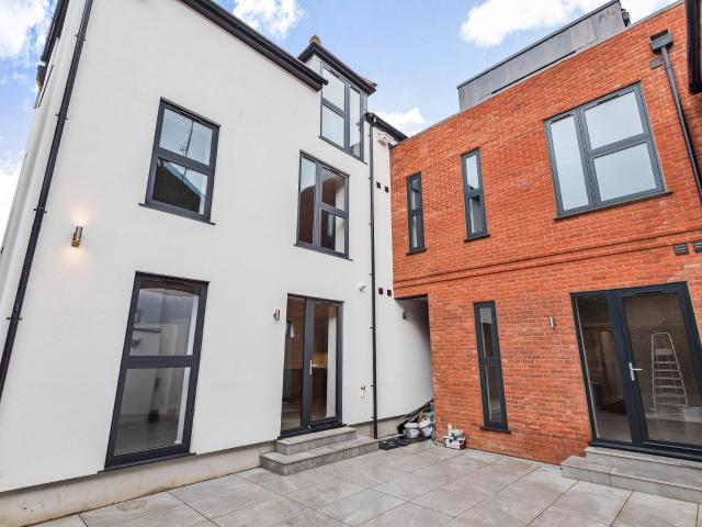 1 bedroom Ground floor flat to rent