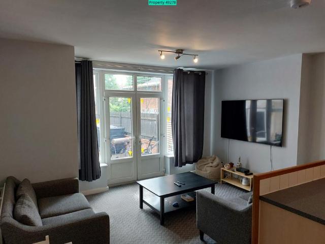 1 bedroom ground floor flat to rent