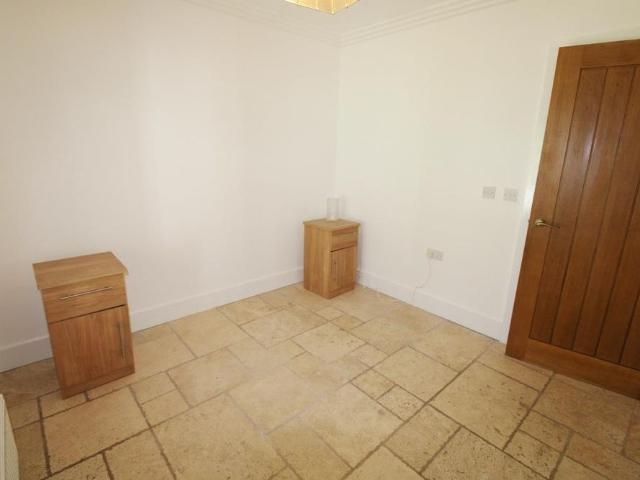 1 bedroom ground floor flat to rent