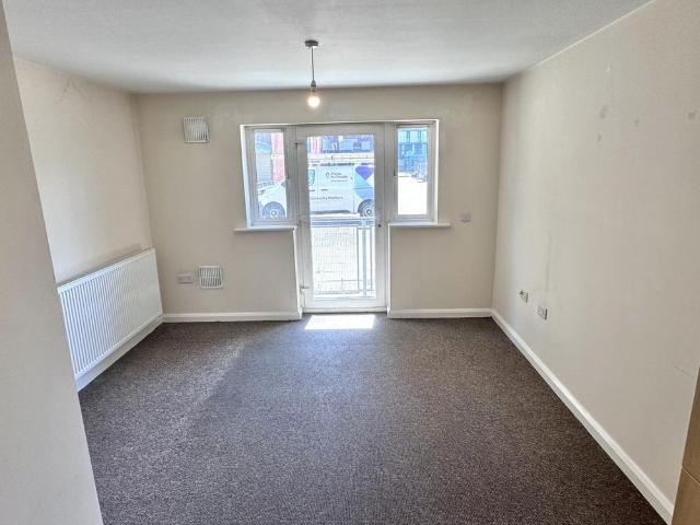 1 bedroom ground floor flat to rent