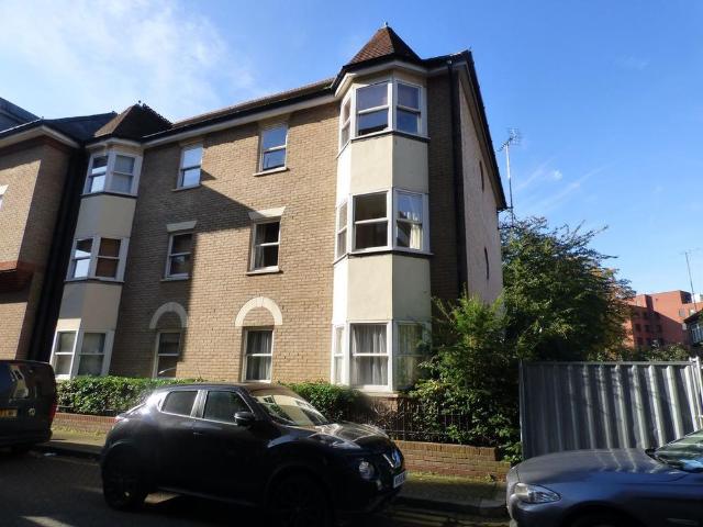 1 bedroom ground floor flat to rent