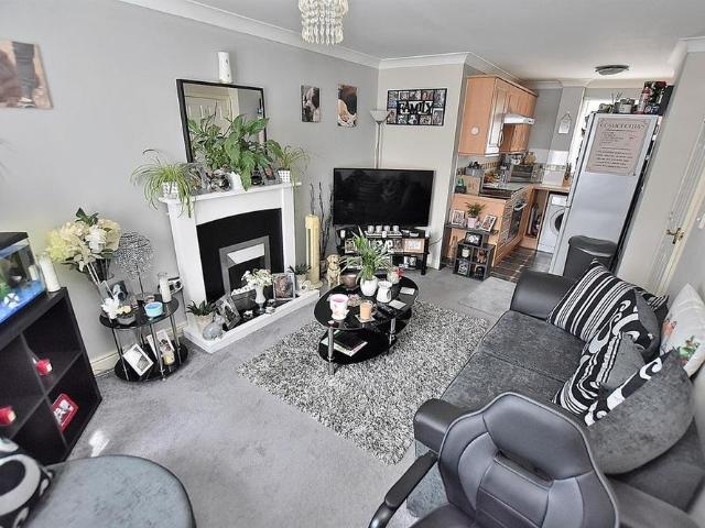 1 bedroom ground floor flat to rent