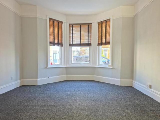 1 bedroom ground floor flat to rent