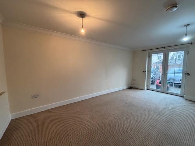 1 bedroom ground floor flat to rent