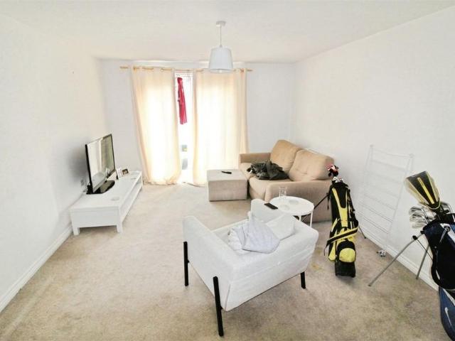 1 bedroom ground floor flat to rent