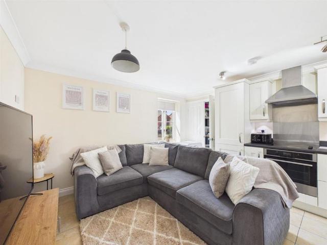 1 bedroom ground floor flat to rent