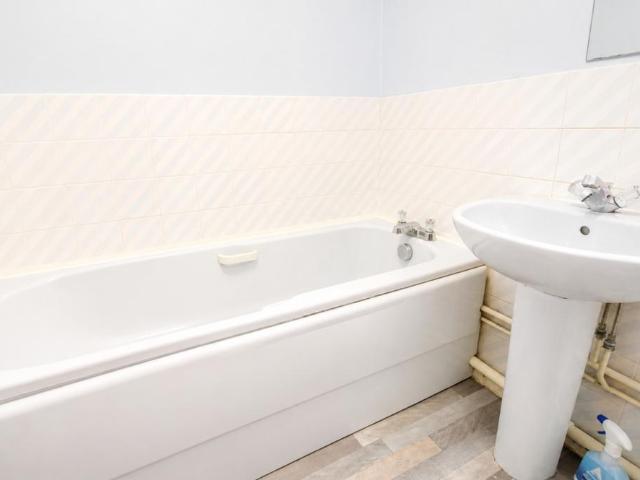 1 bedroom ground floor flat to rent