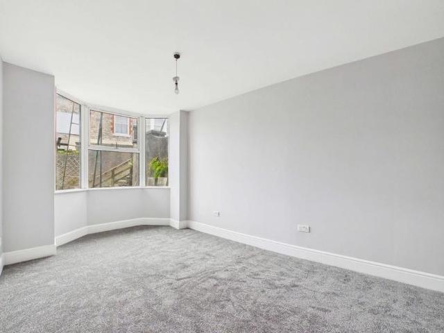 1 bedroom ground floor flat to rent