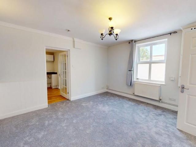 1 bedroom ground floor flat to rent
